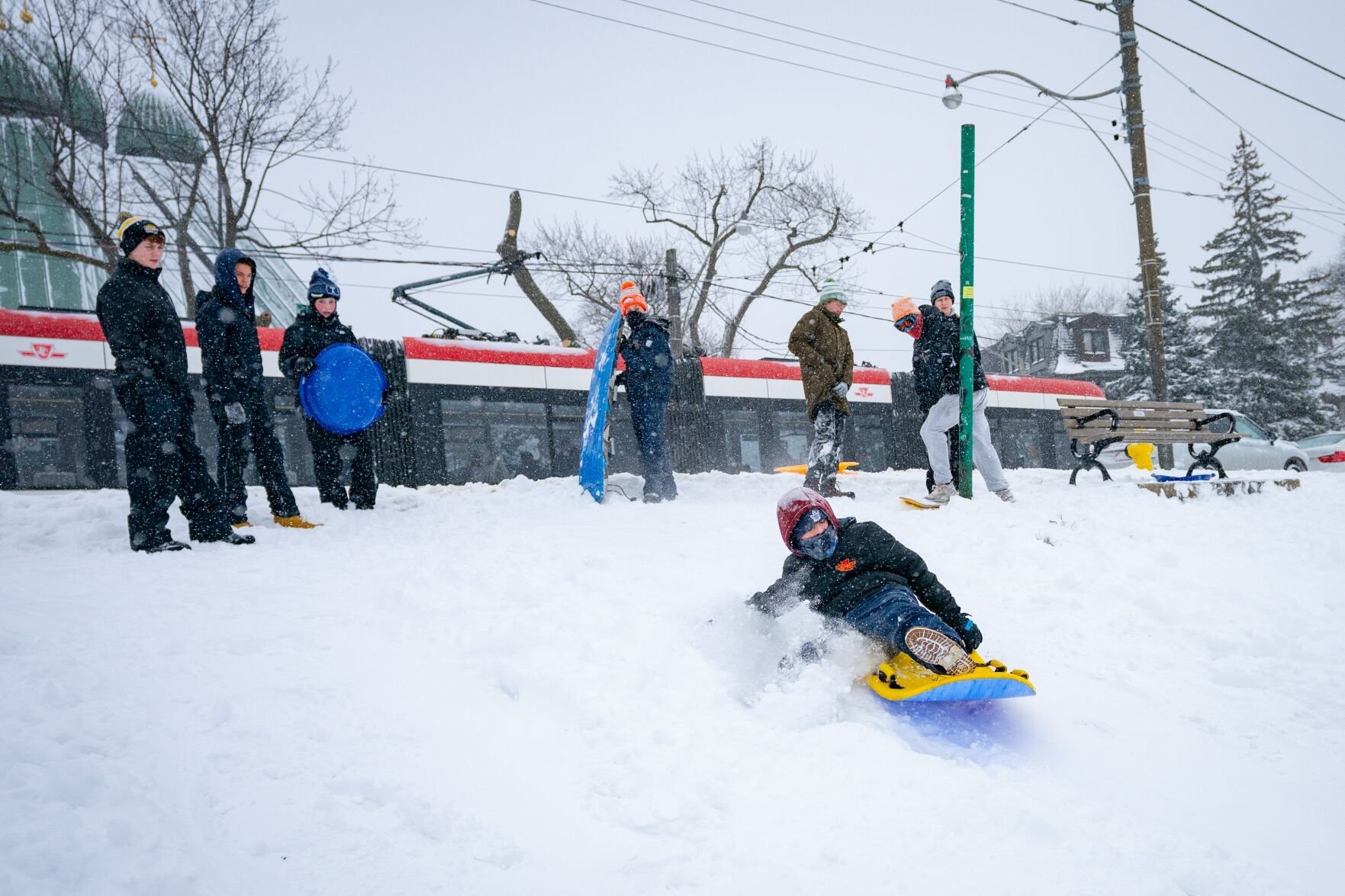 Toronto snowfall warning live: Major commute, travel delays