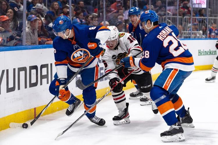 Bo Horvat and Simon Holmstrom rally the Islanders over the Blackhawks 2-1
