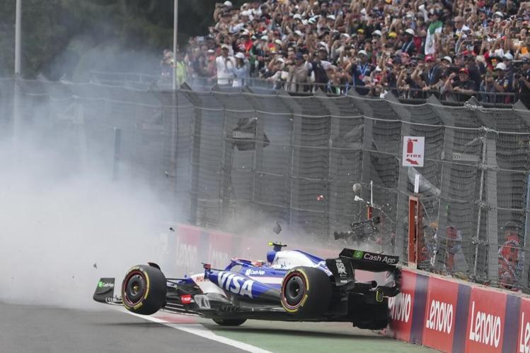 Sainz wins Mexico City Grand Prix as Norris tightens championship fight