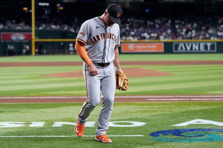 Giants 3B Matt Chapman leaves game with abdominal strain, set for MRI ...