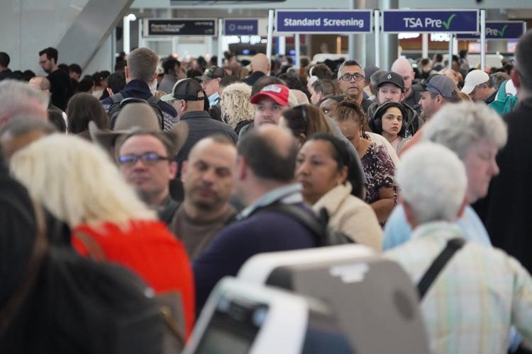 How to monitor airport security lines at US airports while TSA officers ...