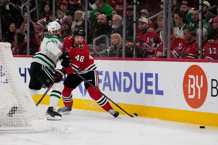 Mikheyev scores twice as the Blackhawks beat the slumping Stars 4-3