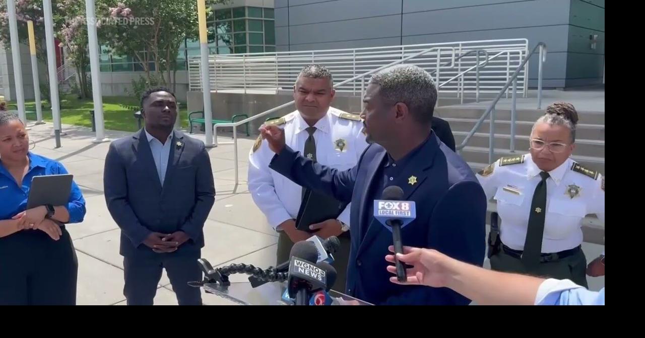 10 escape from New Orleans jail through hole in cell wall while lone ...