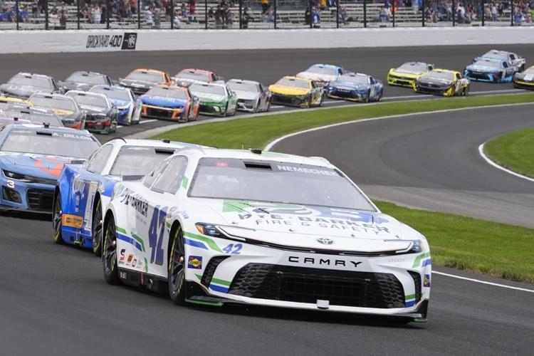 Kyle Larson races to his 1st Brickyard 400 victory, making a late ...