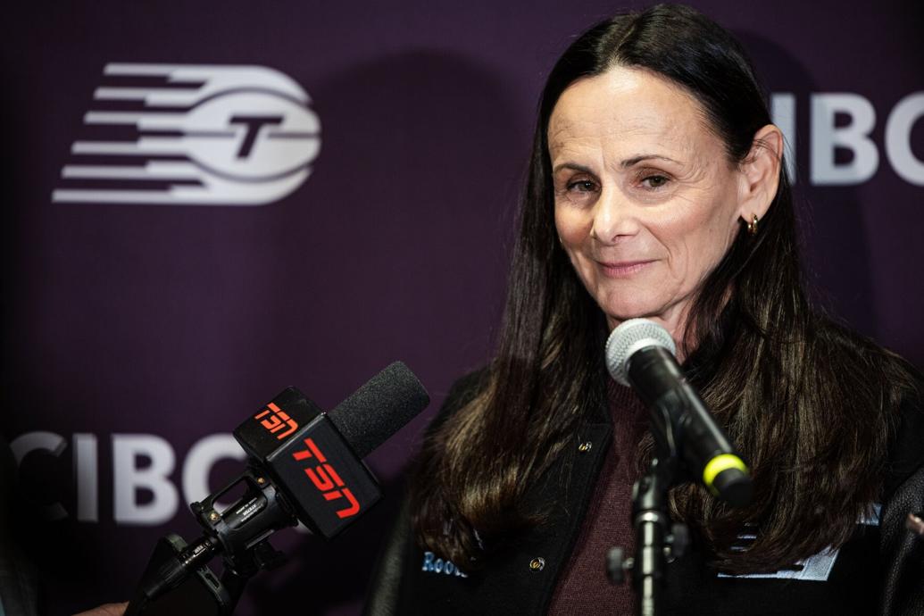Who is Sandy Brondello, head coach of the Toronto Tempo?