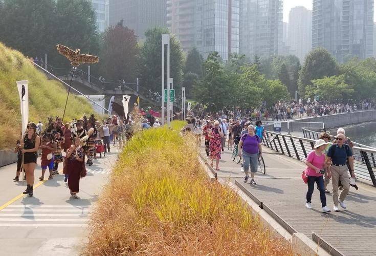 Vancouverites flock to bird parade, as international conference set to soar
