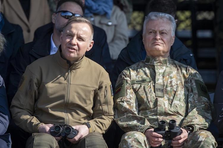 Polish and Lithuanian leaders oversee military drills along their ...