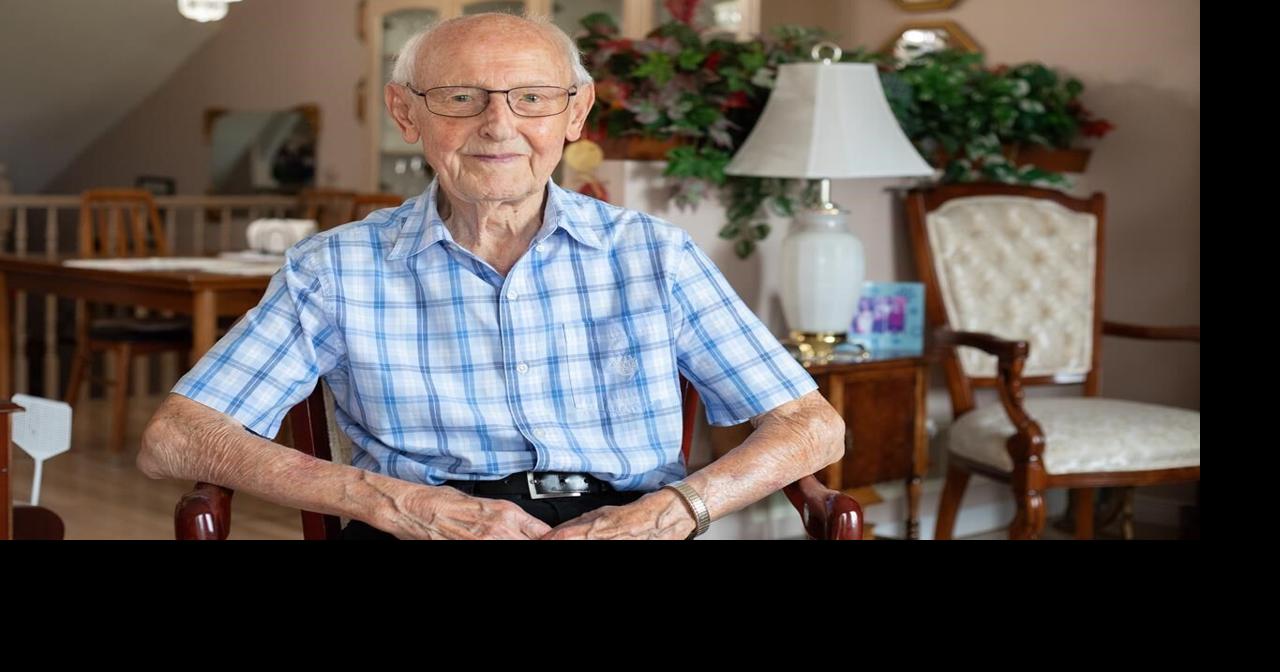 Hamilton stair master Walter Decker, 99, completes CN Tower climb for ...