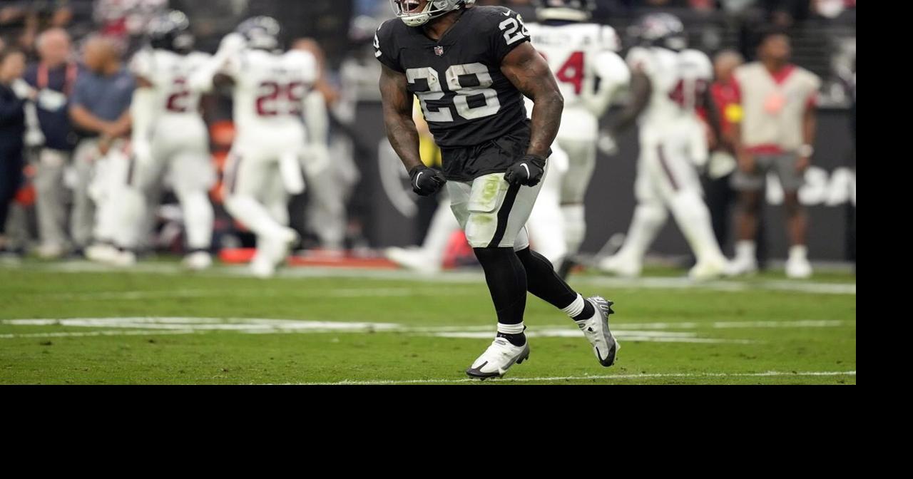 Raiders run away late from Texans for rare lopsided win