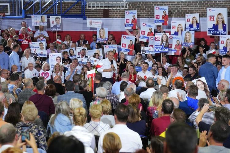 Parties running in Poland's election hold final campaign rallies as ...