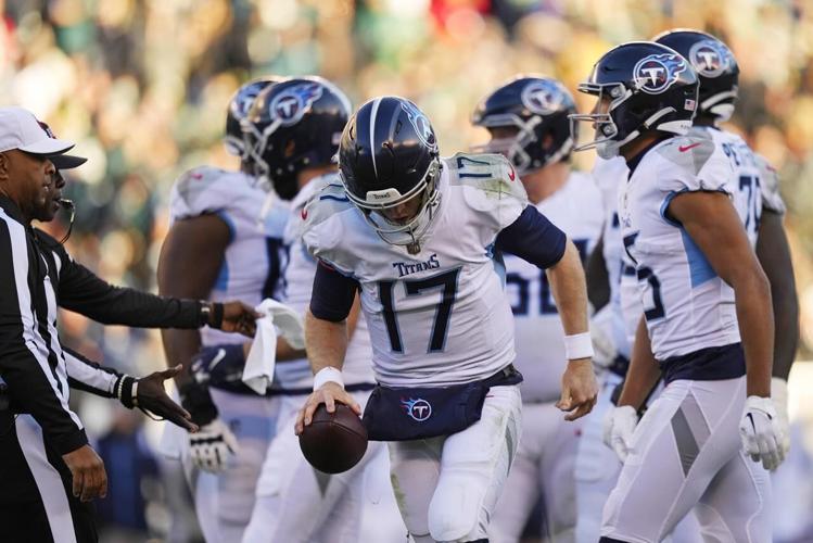 Titans can’t overcome former WR Brown in 2nd straight loss