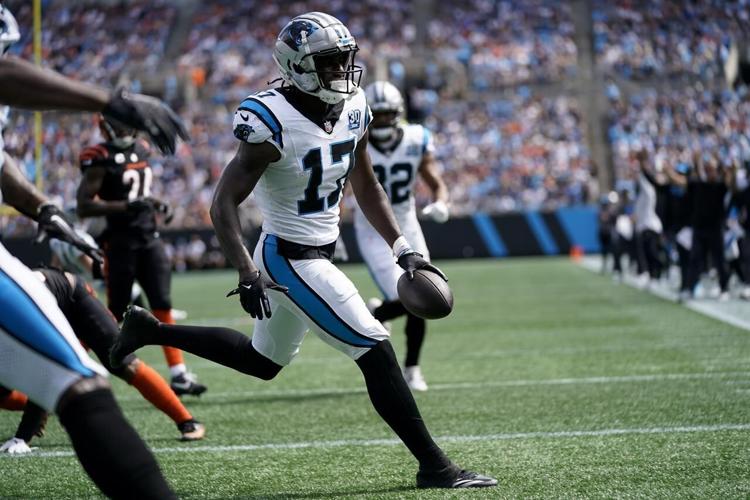 Joe Burrow throws for 2 TDs, Bengals hold on to beat Panthers 34-24 for ...