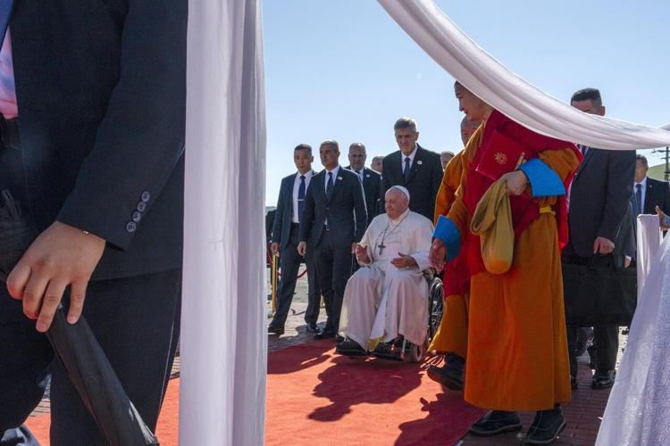Pope gives 'noble' Chinese people a shoutout at Mass in Mongolia in bid ...