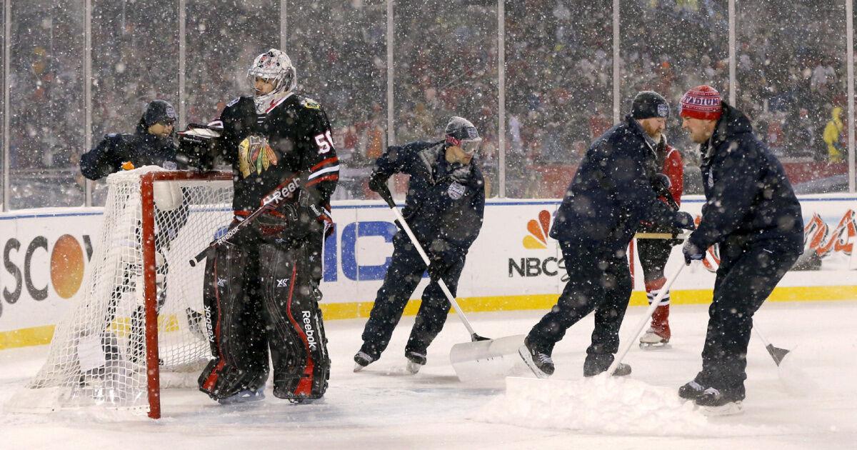 Blackhawks thump Penguins in snowy conditions at Soldier Field