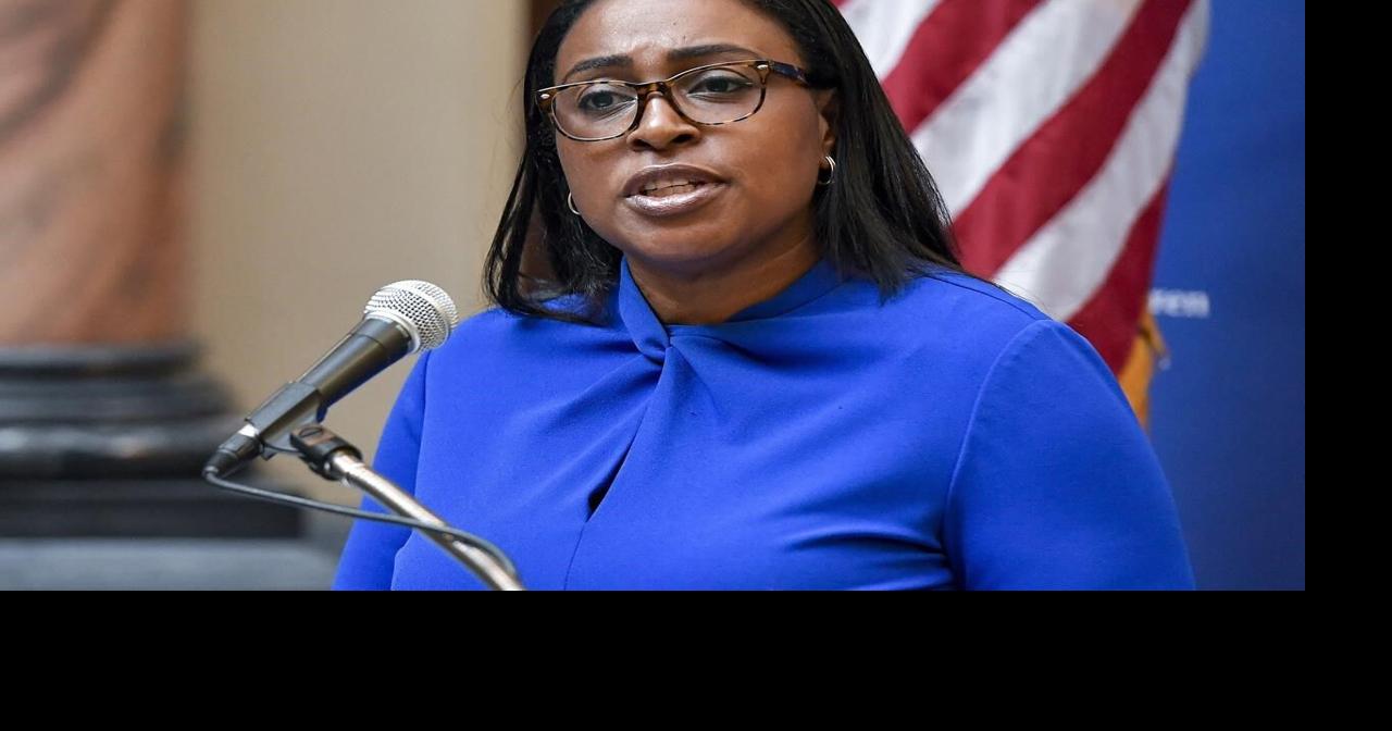 Councilman defeats indicted Rochester mayor in Dem. primary