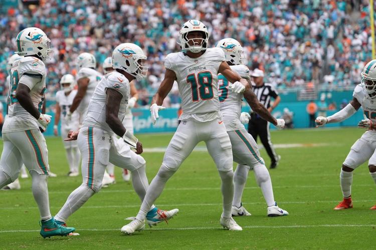 Miami fans boo as another last-minute loss leaves Dolphins reeling, and ...