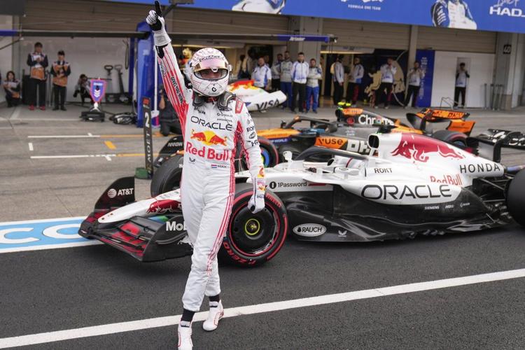 Red Bull's Max Verstappen holds off McLarens to win his fourth straight Japanese GP