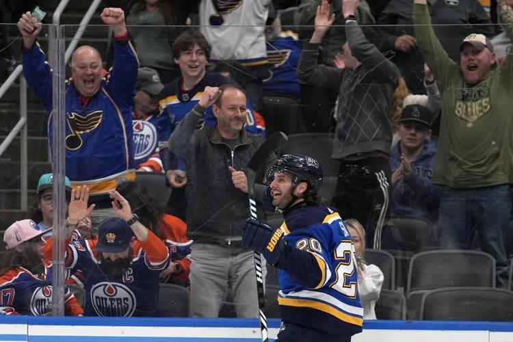 Brandon Saad scores in OT to help the Blues beat the Oilers 3-2