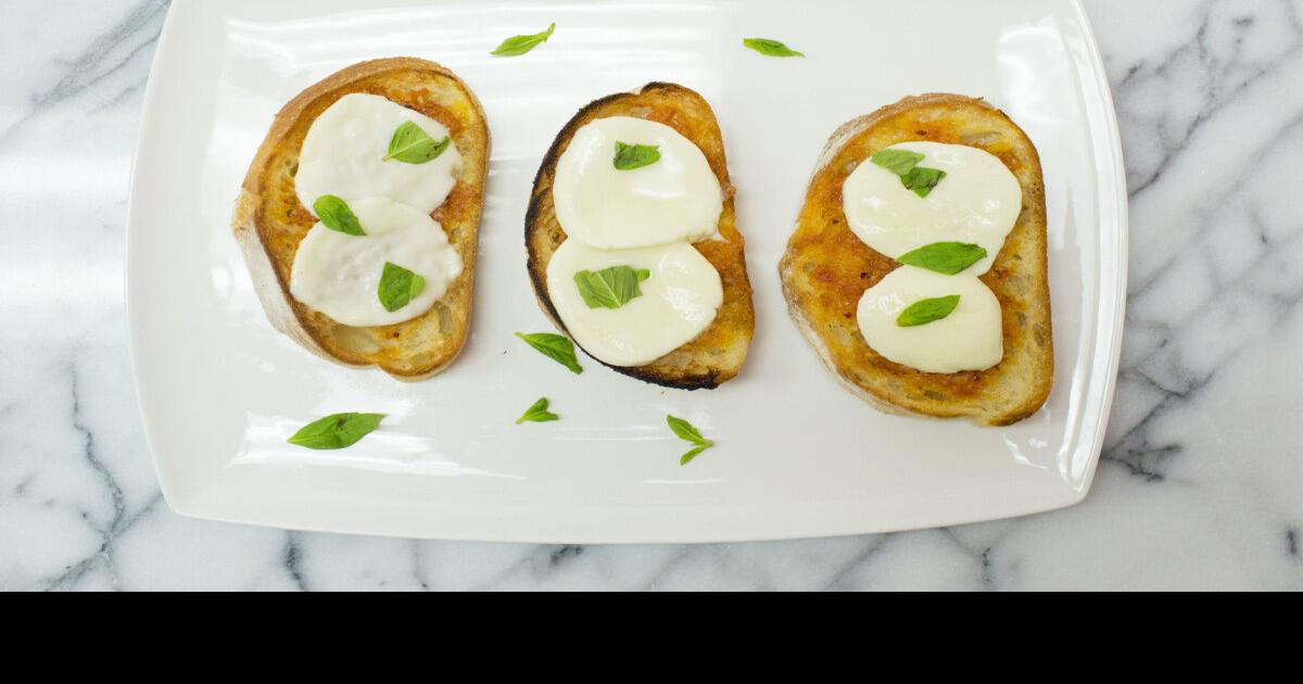 Cheesy Pepperoni Butter Toast