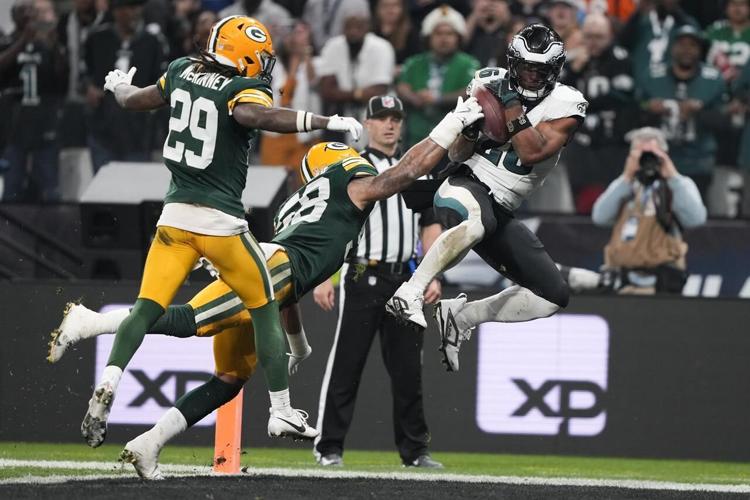 Barkley scores 3 TDs as Eagles beat Packers 34-29 in Brazil. Packers ...