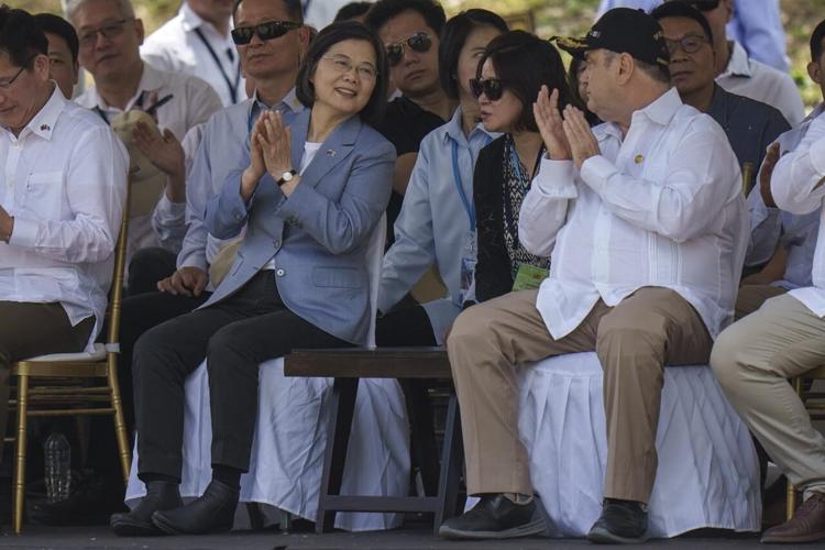 Presidents of Taiwan, Guatemala visit Mayan pyramid