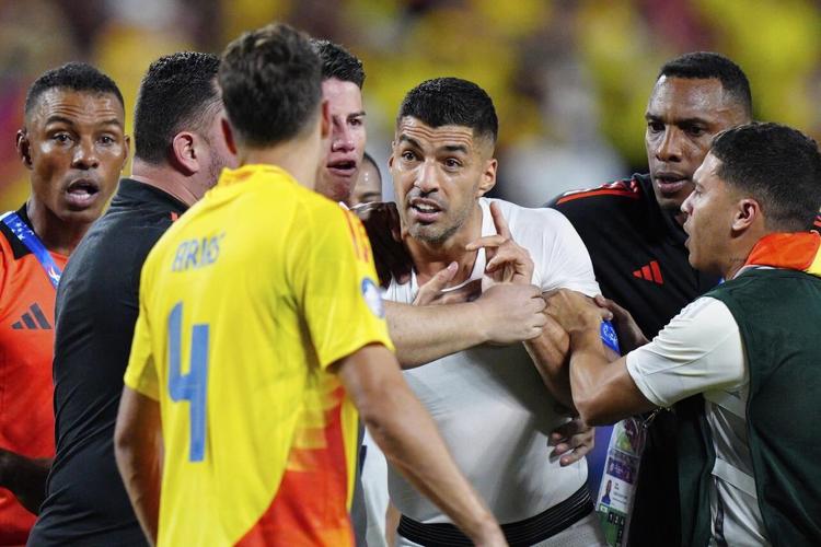 Darwin Núñez, Uruguay teammates enter stands as fans fight