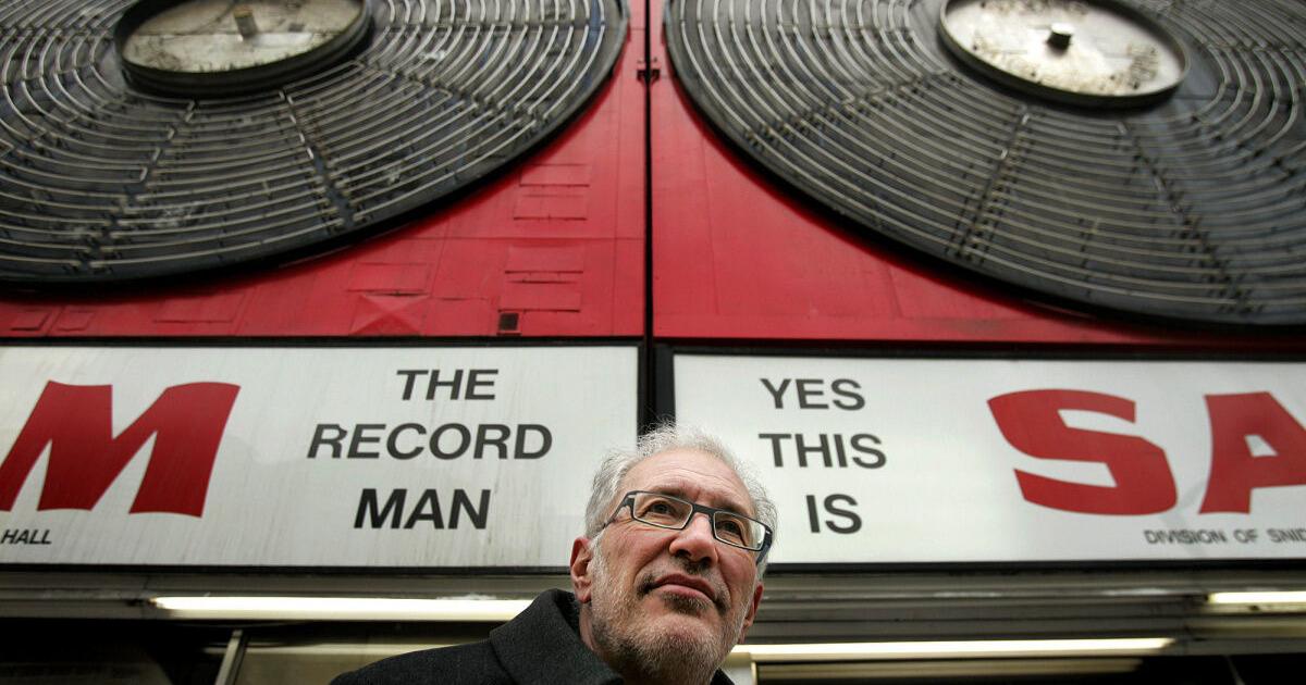 Mayor Rob Ford says Ryerson should reinstall Sam the Record Man sign
