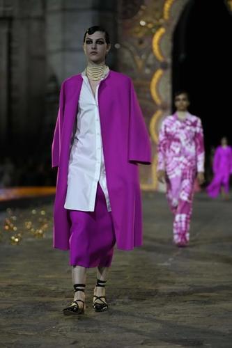 Dior transforms Mumbai’s Gateway of India into fashion ramp