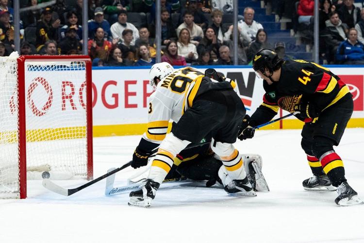 Minten scores in overtime, Boston Bruins top Vancouver Canucks 3-2