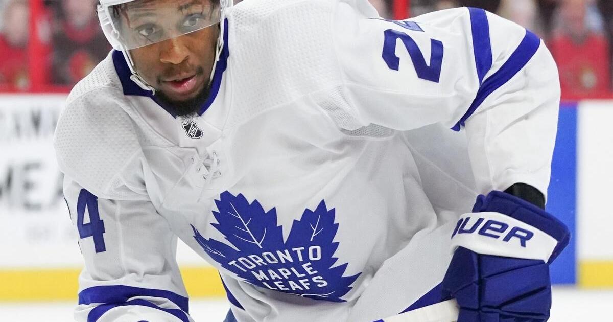 Wayne Simmonds returns to the Leafs with new-dad energy