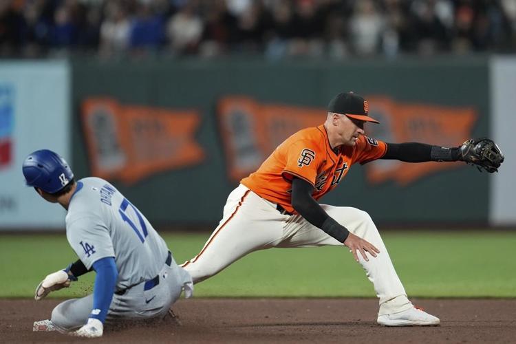 Brett Wisely hits 2-run homer in 9th to send Giants past Dodgers, 5-3