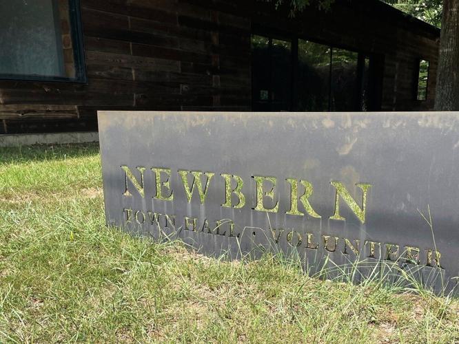 Alabama town's first Black mayor, who had been locked out of office ...