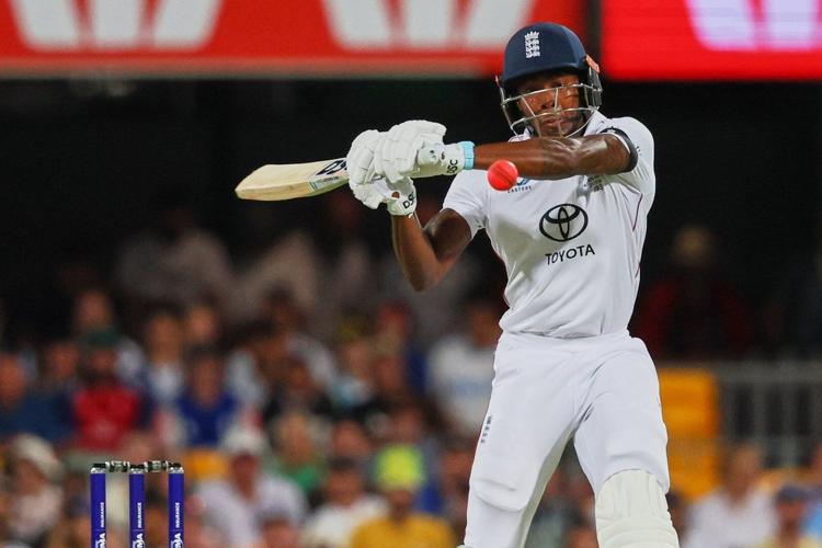 Australia takes 44-run lead in second Ashes test after England drops 5 ...