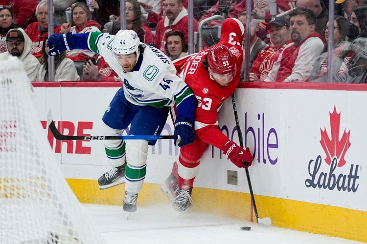 Patrick Kane scores twice to reach 500 goals in Red Wings' 5-1 win over ...