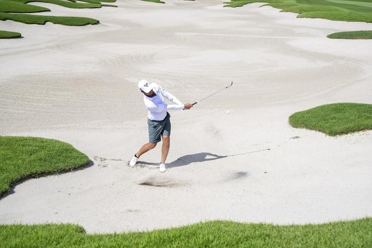 Sebastian Munoz shoots 6-under 65 to lead LIV Singapore after the first ...