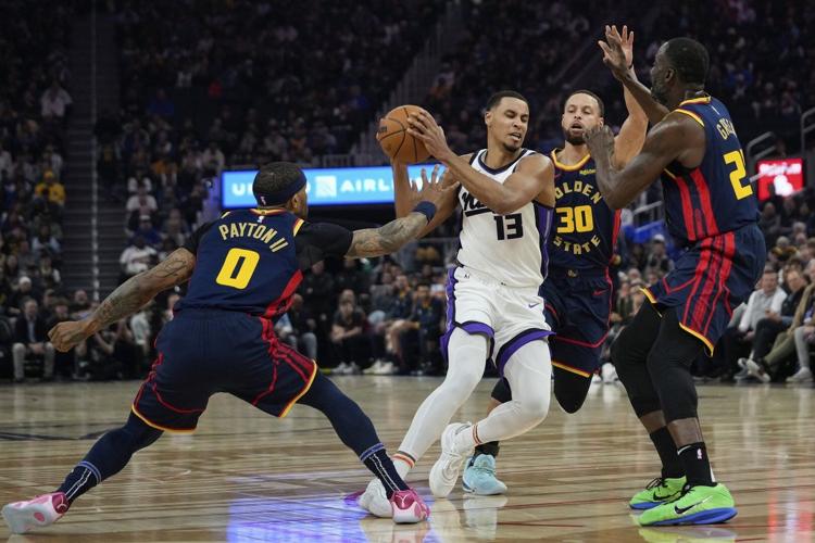 Stephen Curry reaches 4,000 career 3-pointers, Warriors hold off Kings for 6th straight win