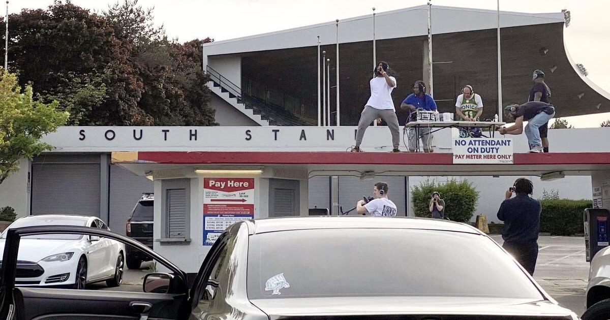 Seattle rapper Raz Simone threw a pop-up, drive-in concert at a city ...