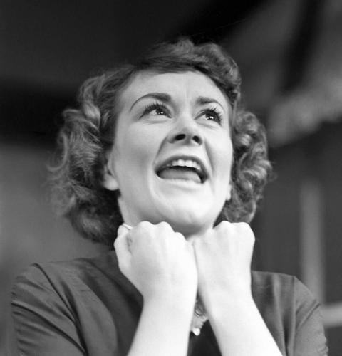 Tony Award-winning British actor Joan Plowright, widow of Laurence ...