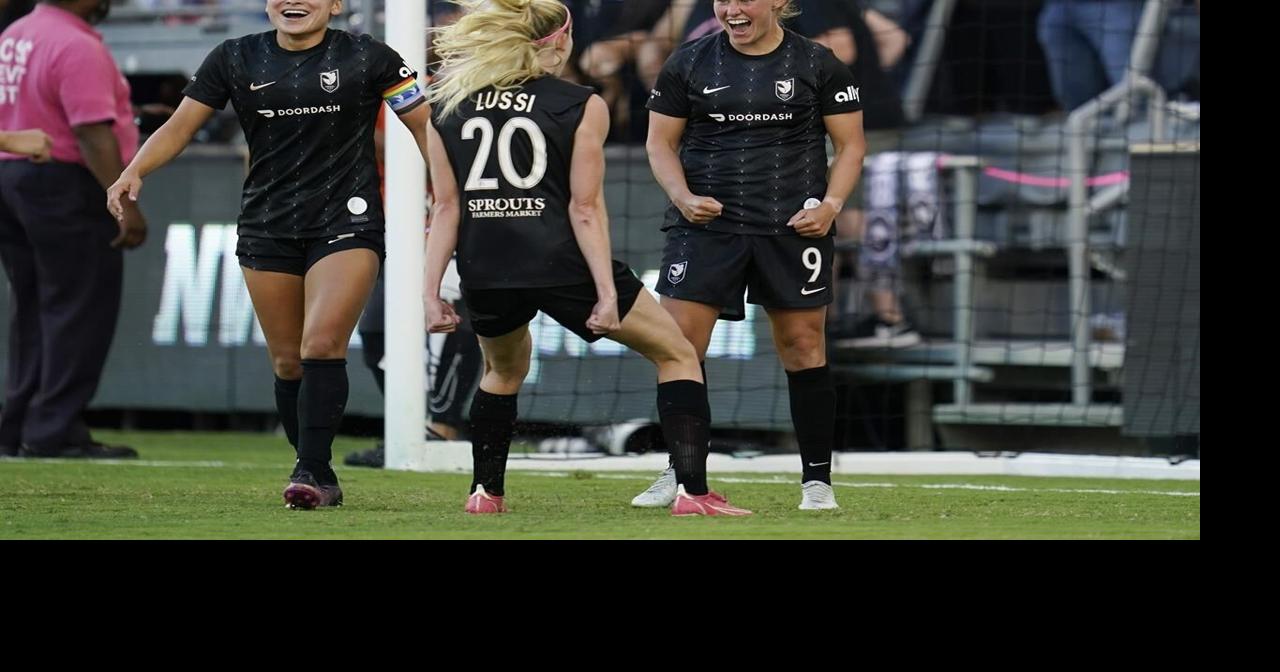 NWSL’s 1st free agency period opens with controversy