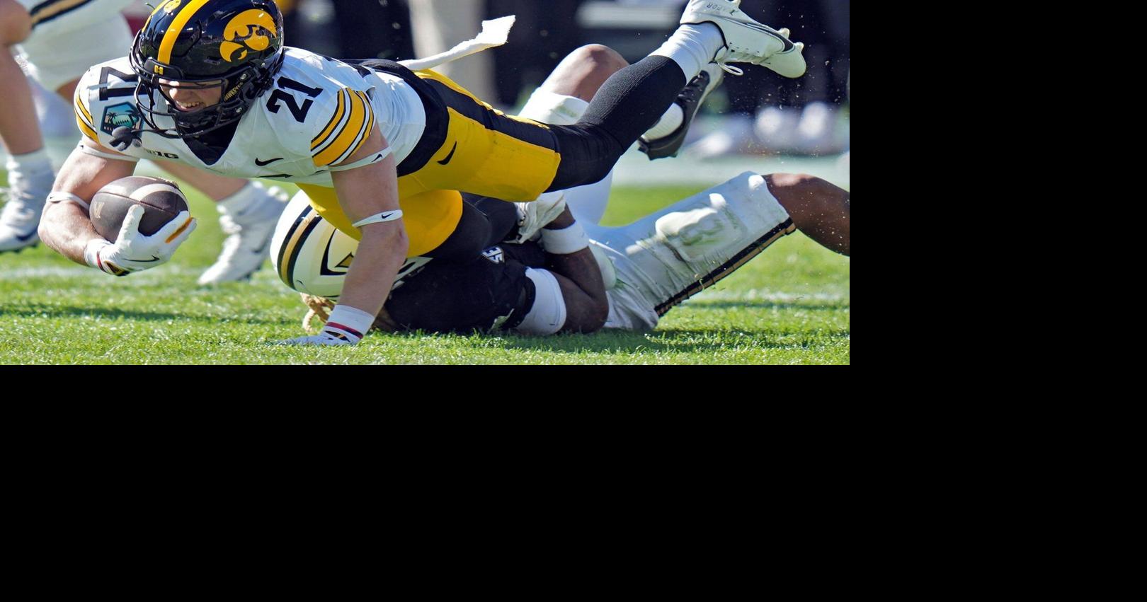 Iowa's Kaden Wetjen is the repeat winner of the Jet Award as the top ...