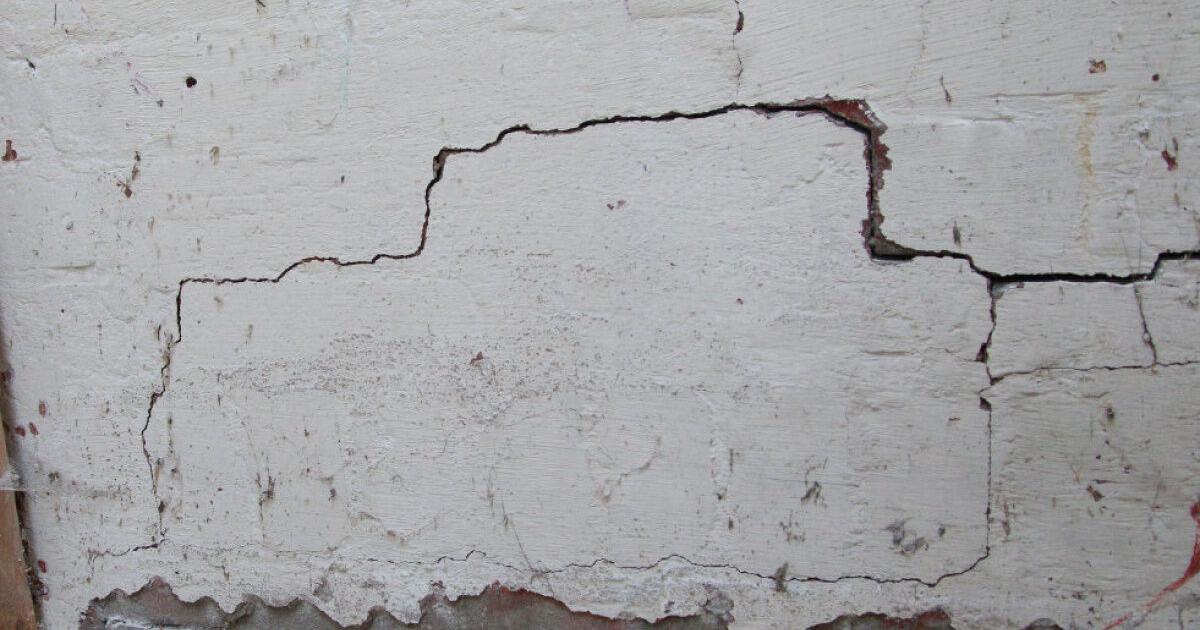 Buyer beware: Cracks in walls may be sign of repairs ahead
