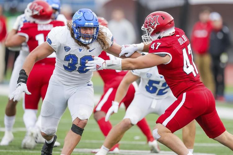 Ex-Navy SEAL makes big impression on Buffalo football team