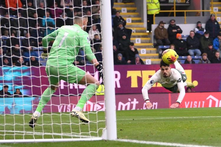 EPL scores: Liverpool and Man City lose again to boost Arsenal's ...