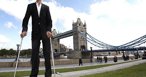 8-foot-1 Turk takes title of world's tallest man