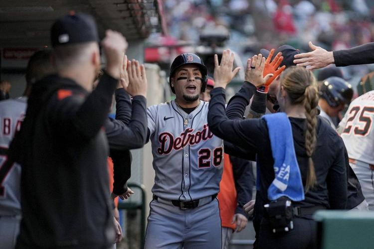 Tigers score 8 runs in final 2 innings of 10-4 comeback win over Angels