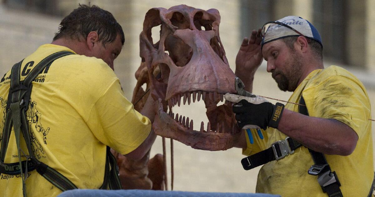 Final dinosaur arrives for exhibit at the ROM