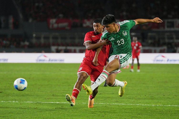 American-born players help Mexico break winless streak with 1-0 victory ...