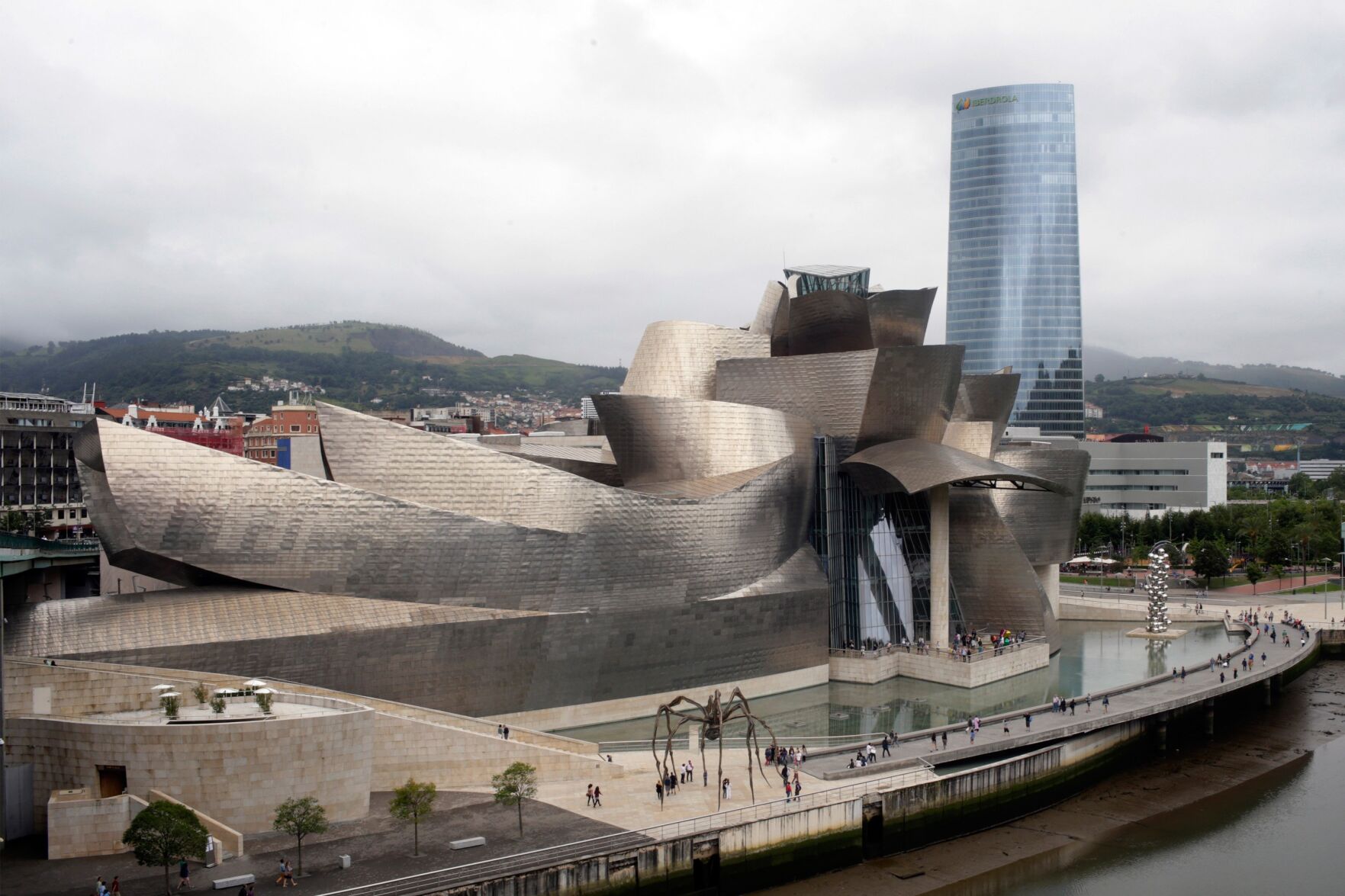 Frank Gehry, architect known for bold style, dies at 96