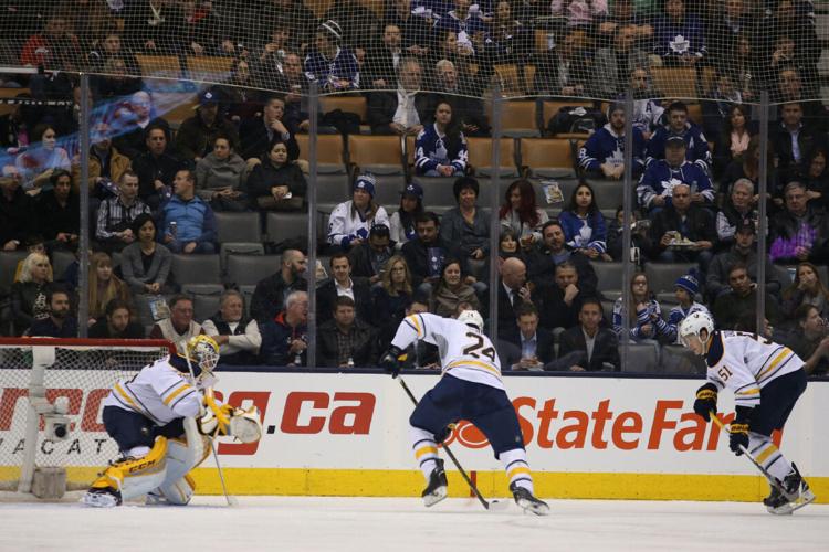 Maple Leafs edge Sabres in shootout