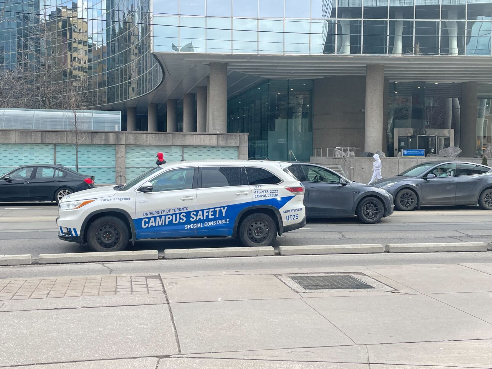Man found dead on U of T campus, homicide unit investigating